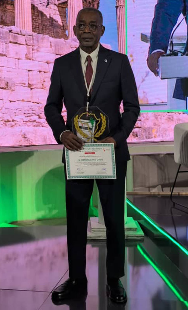 Gérard MANGOUA reçoit le Grand Prix de la Pharmacie d’Afrique 2025 : un ...